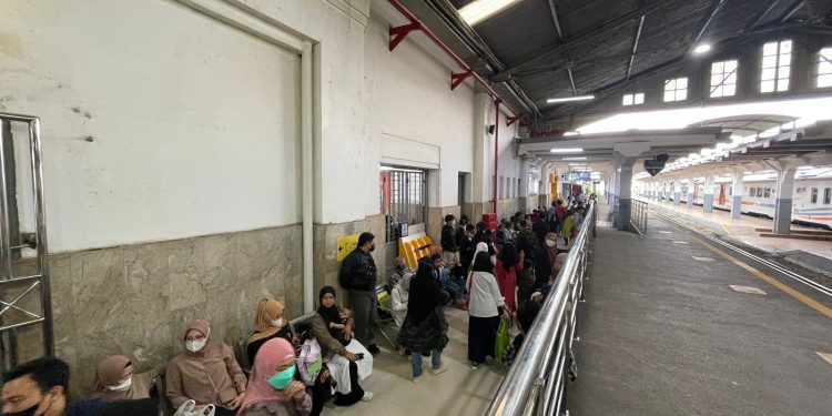 1 Juni 2023 Gapeka Baru Mulai Berlaku, Berikut Daftar Perjalanan KAI Commuter Wilayah 2 Bandung ...